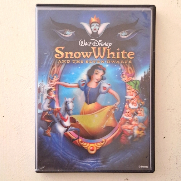 Snow White Blu-ray Disc Set - Disney Lenticular Cover Edition